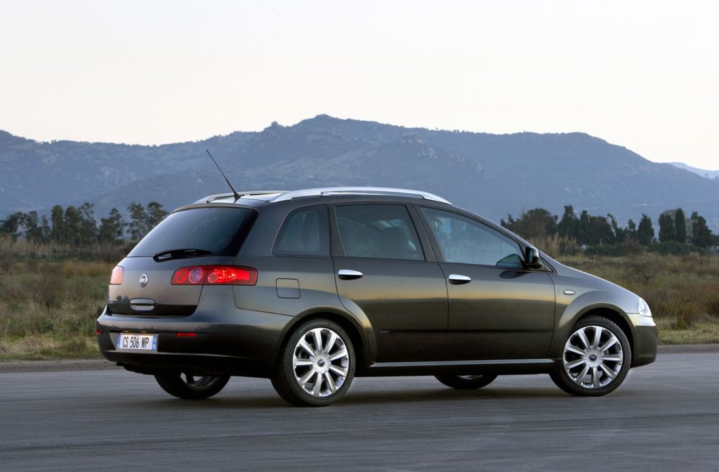 The Croma retains the image of a very comfortable saloon